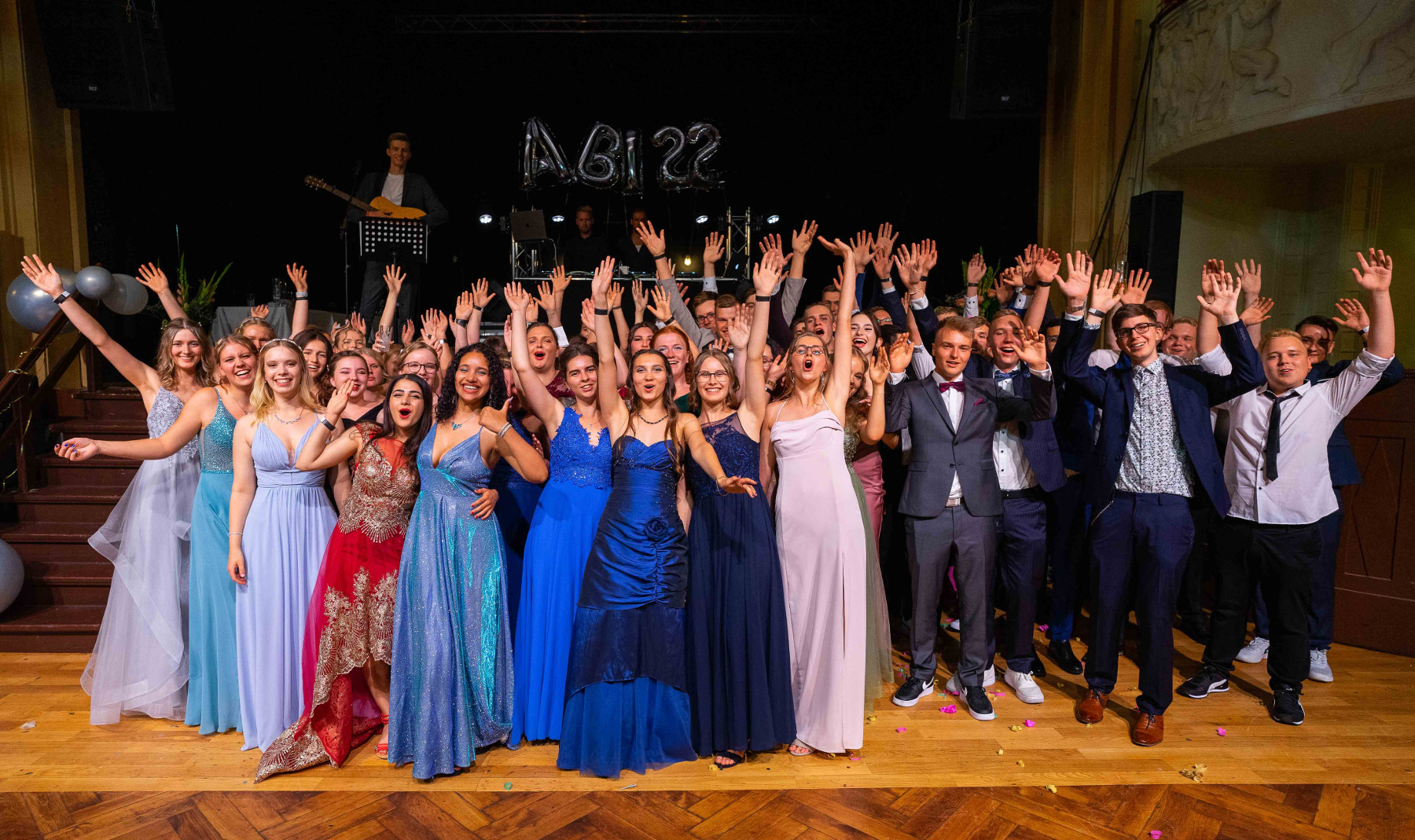 Abitur 2022 Absolventen Feiern Ihren Schulabschluss